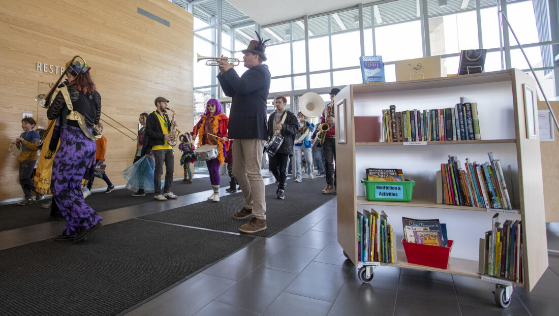 PHOTOS: 2023 Lawrence Mardi Gras parade | News, Sports, Jobs - Lawrence ...